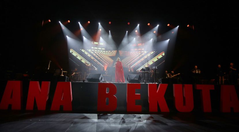 Ana Bekuta razgalila publiku u prepunom Sava centru! | BN