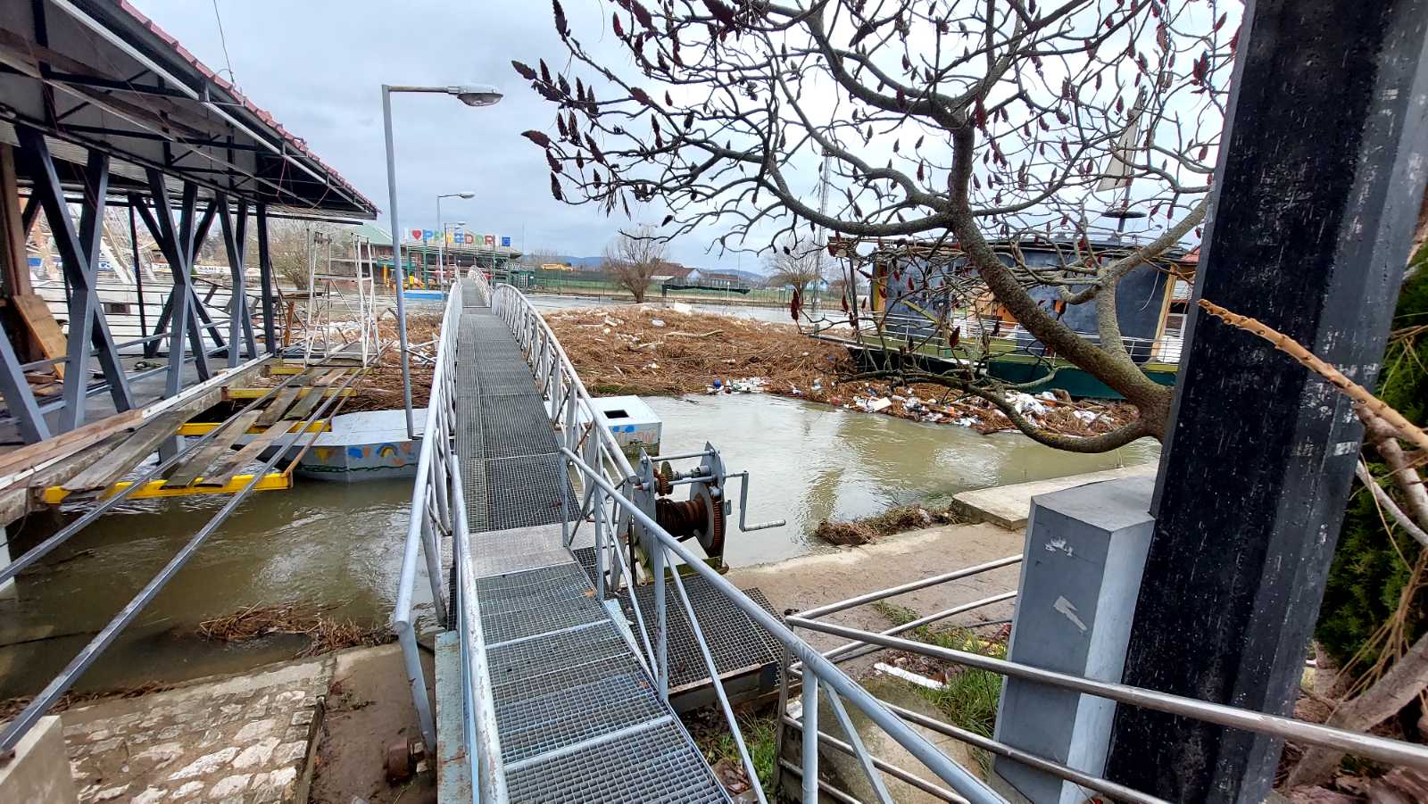 Prijedor: Sana izbacila velike količine smeća | BN