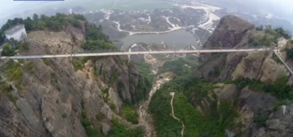 Otvoren najduži stakleni most | BN