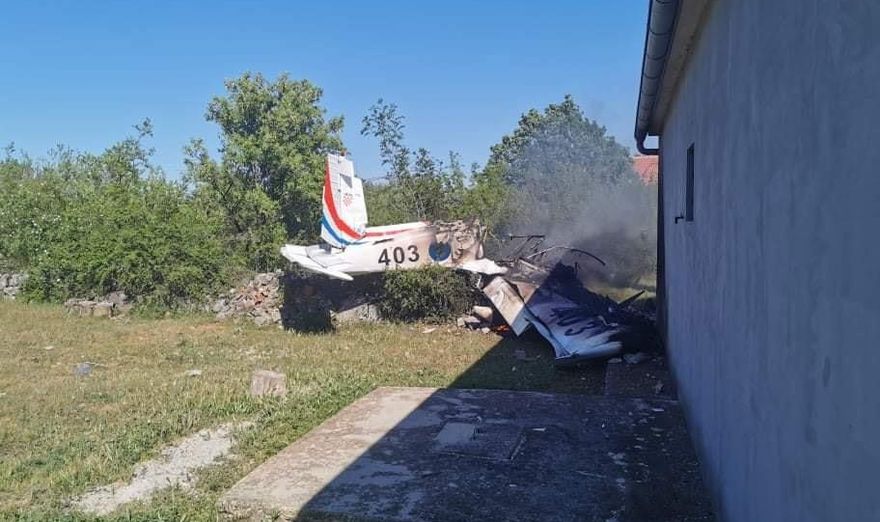 Srušio se vojni školski avion, dva lica poginula | BN Srušio se vojni školski avion, dva lica poginula | BN