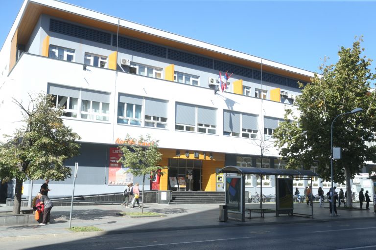 Pošte tonu, direktor povećao plate za preko milion KM | BN