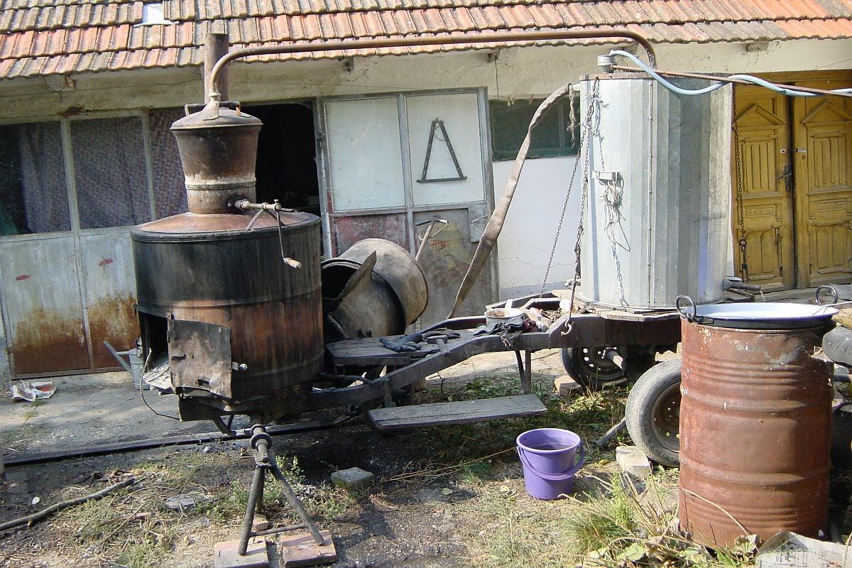 Zabranjena prodaja rakije proizvedene za lične potrebe | BN