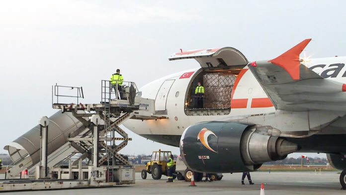 Sletio avion sa još pola miliona doza Sinofarma Srbiji | BN Sletio avion sa još pola miliona doza Sinofarma Srbiji | BN