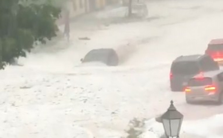 Jaka oluja širom Evrope, najteže u Njemačkoj (VIDEO) | BN Jaka oluja širom Evrope, najteže u Njemačkoj (VIDEO) | BN