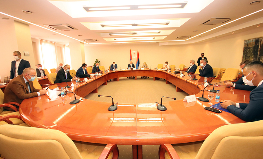 Dodikova nepristojna ponuda opoziciji u kojoj bi svi bili u vlasti a on ...