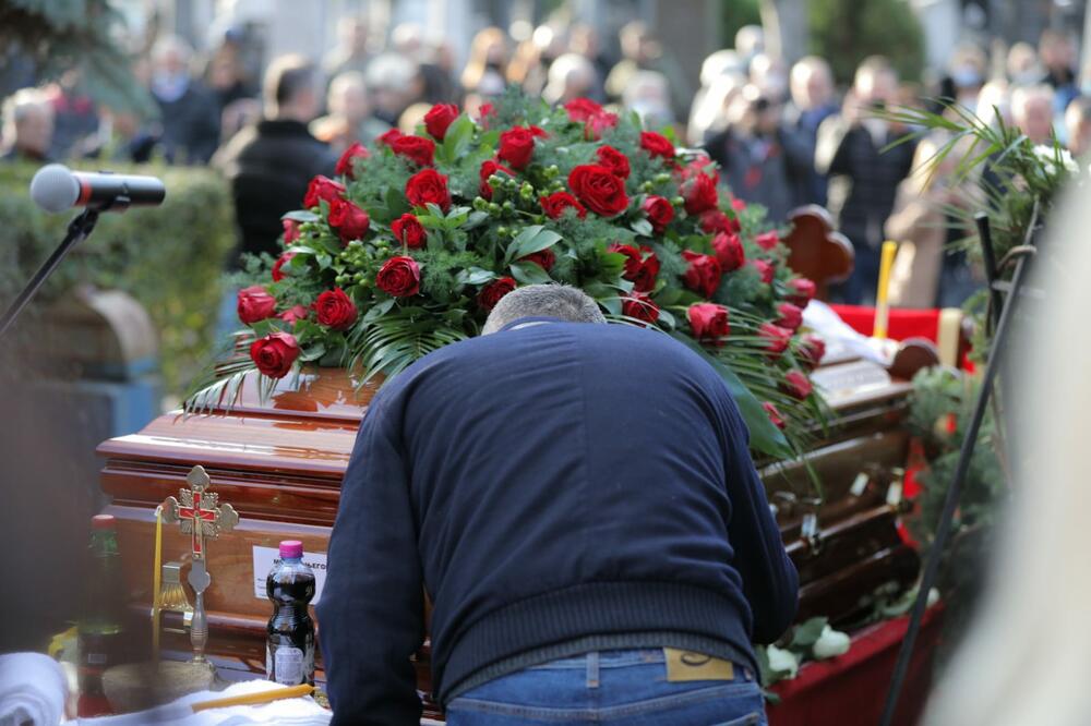 Sahrana Merime Njegomir: Potresne scene na groblju | BN