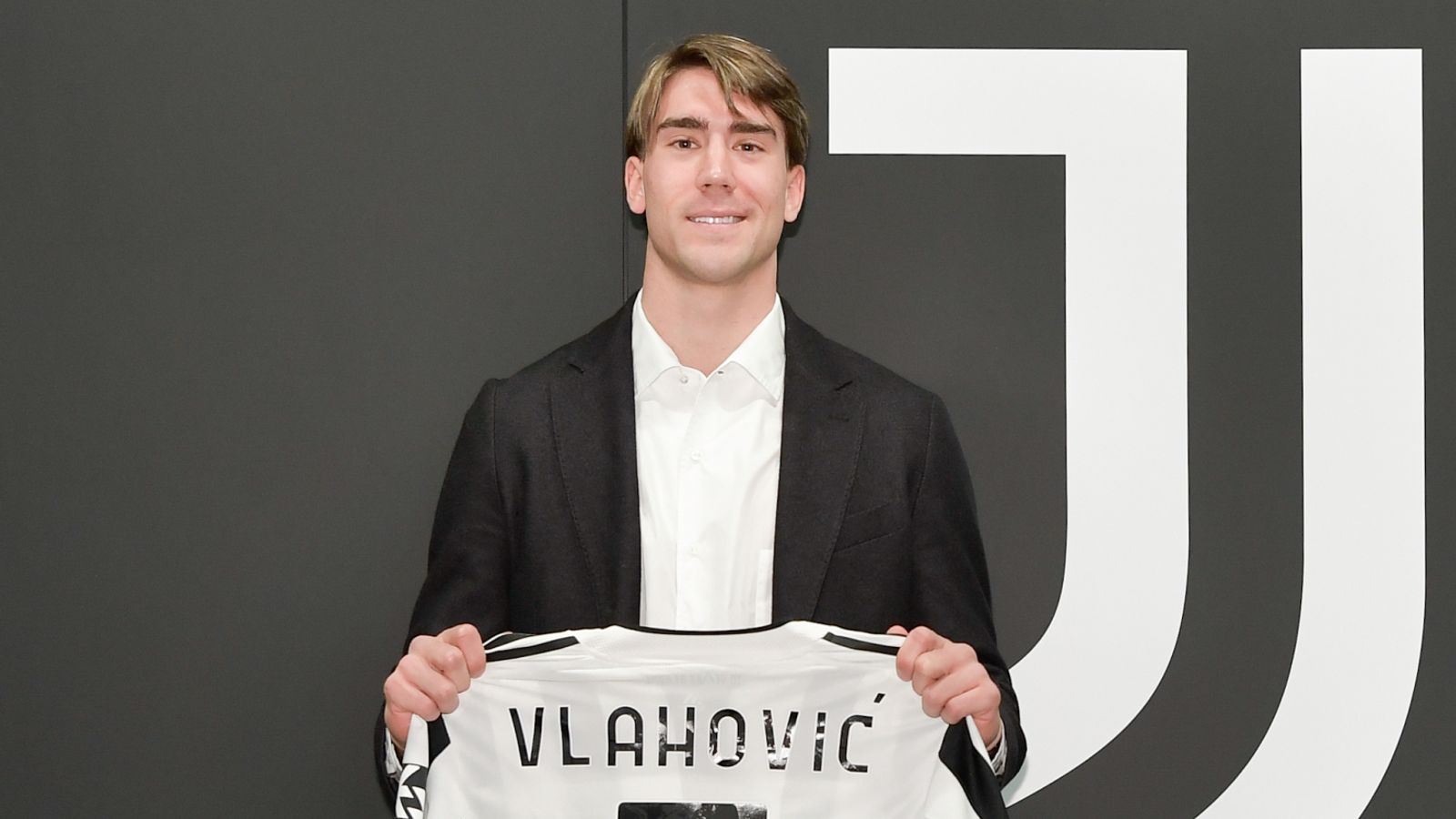 Dušan Vlahović i zvanično novi igrač Juventusa | BN