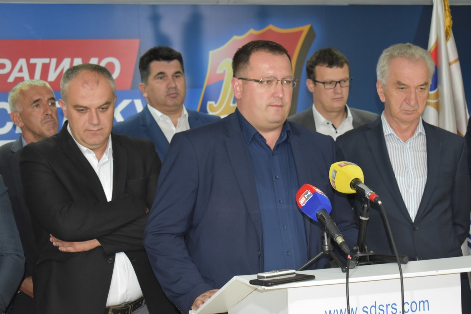 SDS: Zavod dijeli novac za pripravnike samo u opštinama gdje je vlast ...