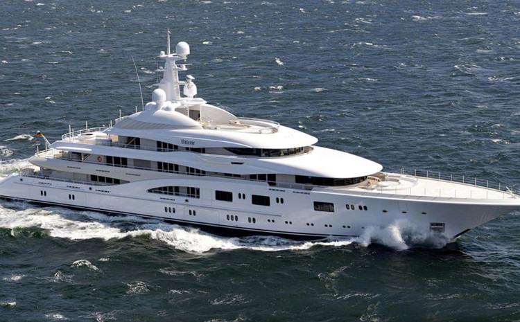 Niko ne plaća za nju: Luksuzna ruska jahta premještena | BN