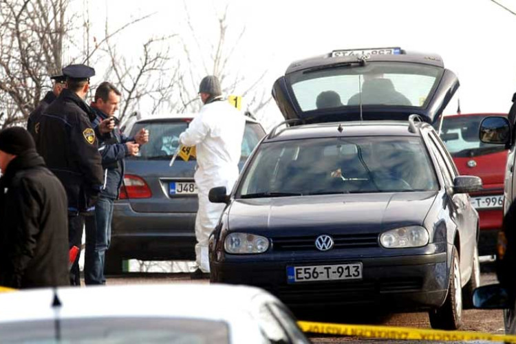 Tuzla: Muž ubio suprugu, pa pucao sebi u glavu | BN