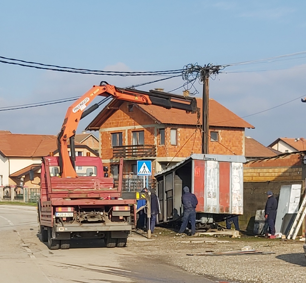 Vozilom uništio trafo stanicu, dio Bijeljine bez struje | BN Vozilom uništio trafo stanicu, dio Bijeljine bez struje | BN