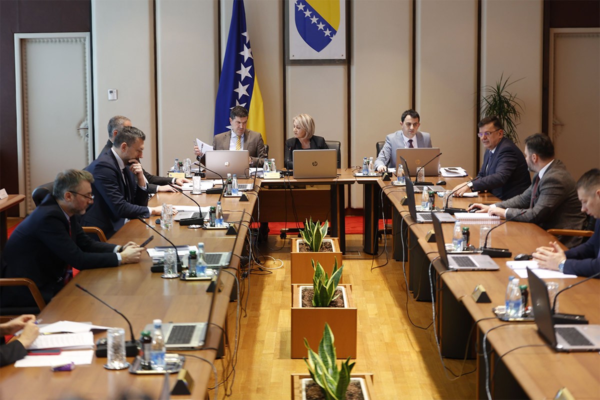 Nova vlast u potrazi za još 30 direktora i njihovih zamjenika | BN