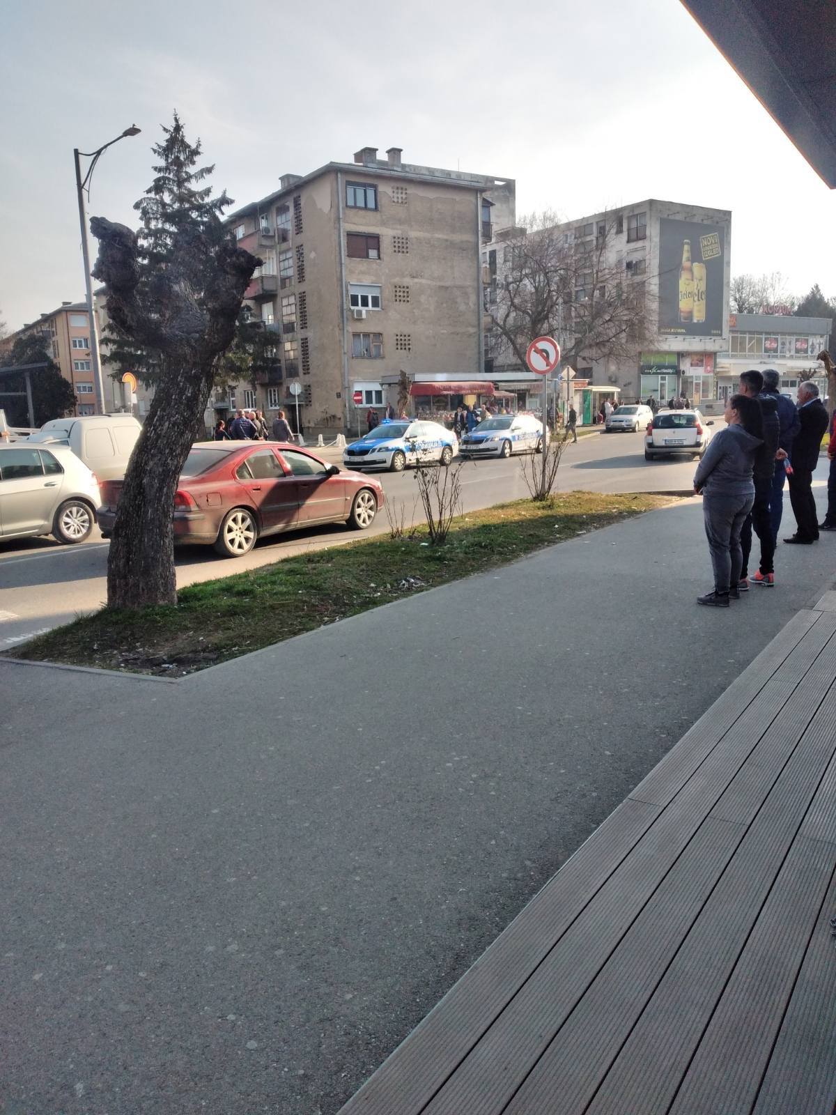 Doboj: Tukao vozača nakon što je vozilom udario djevojku | BN Doboj: Tukao vozača nakon što je vozilom udario djevojku | BN