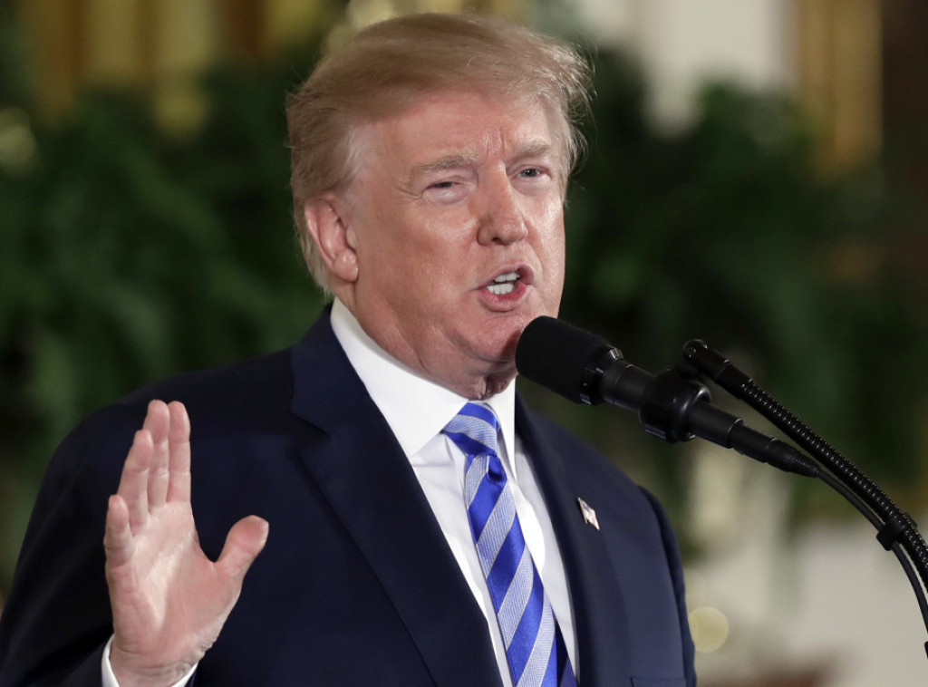 Uskoro hapšenje Trampa? Policija se sprema za nemire, podižu metalne barikade | BN