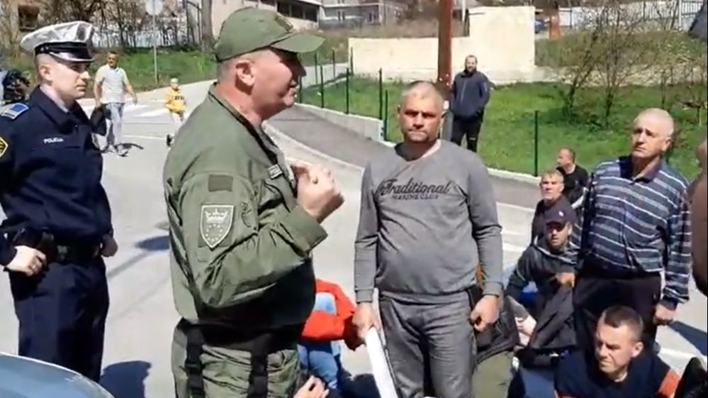 Autom se zaletio na rudare, specijalci intervenisali | BN