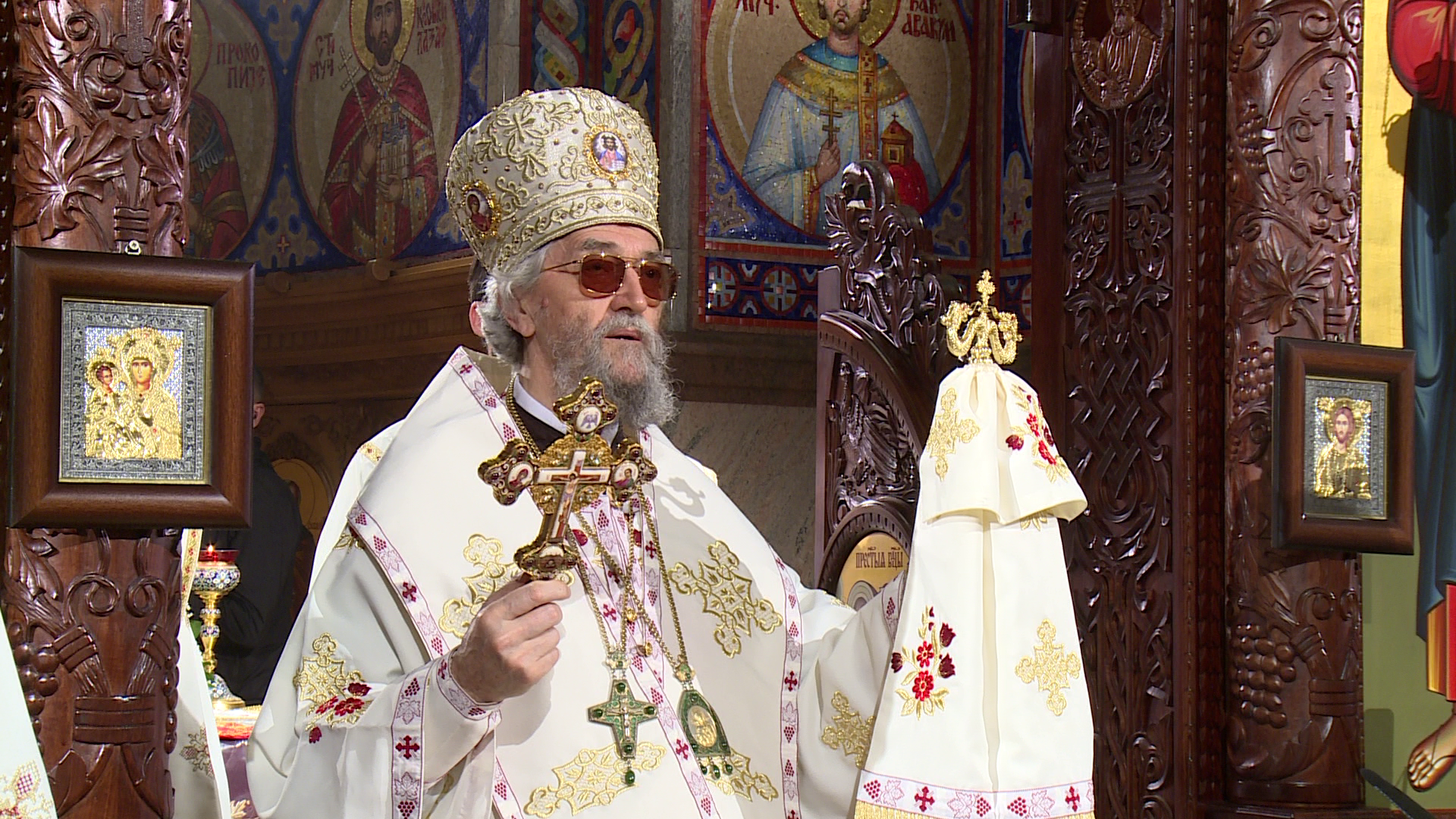 Episkop banjalučki Jefrem služio ponoćnu liturgiju | BN