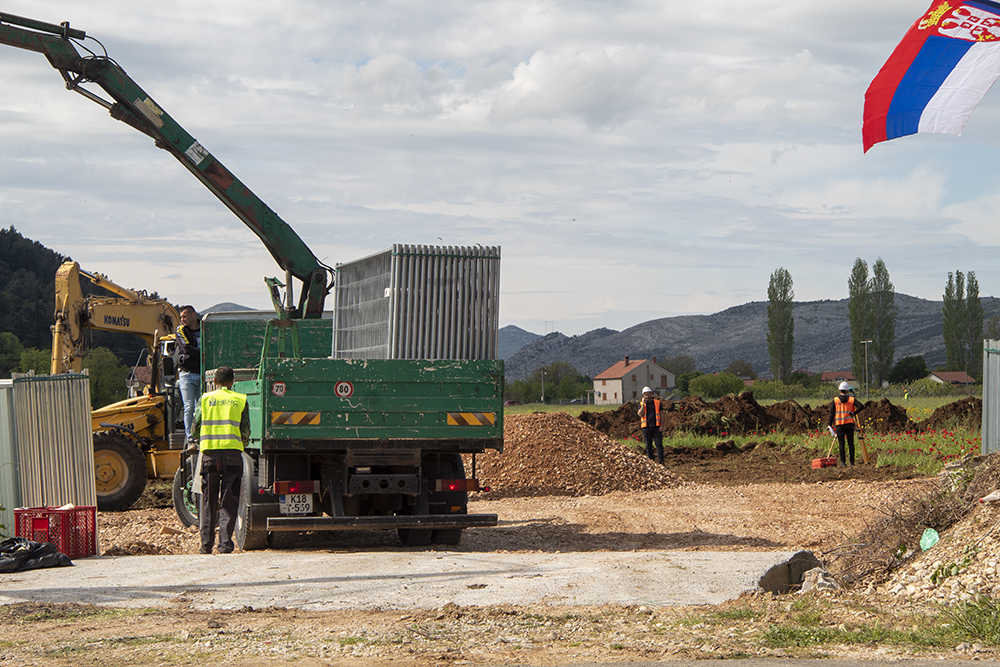 Policija pokazala dozvolu, počela gradnja bolnice | BN
