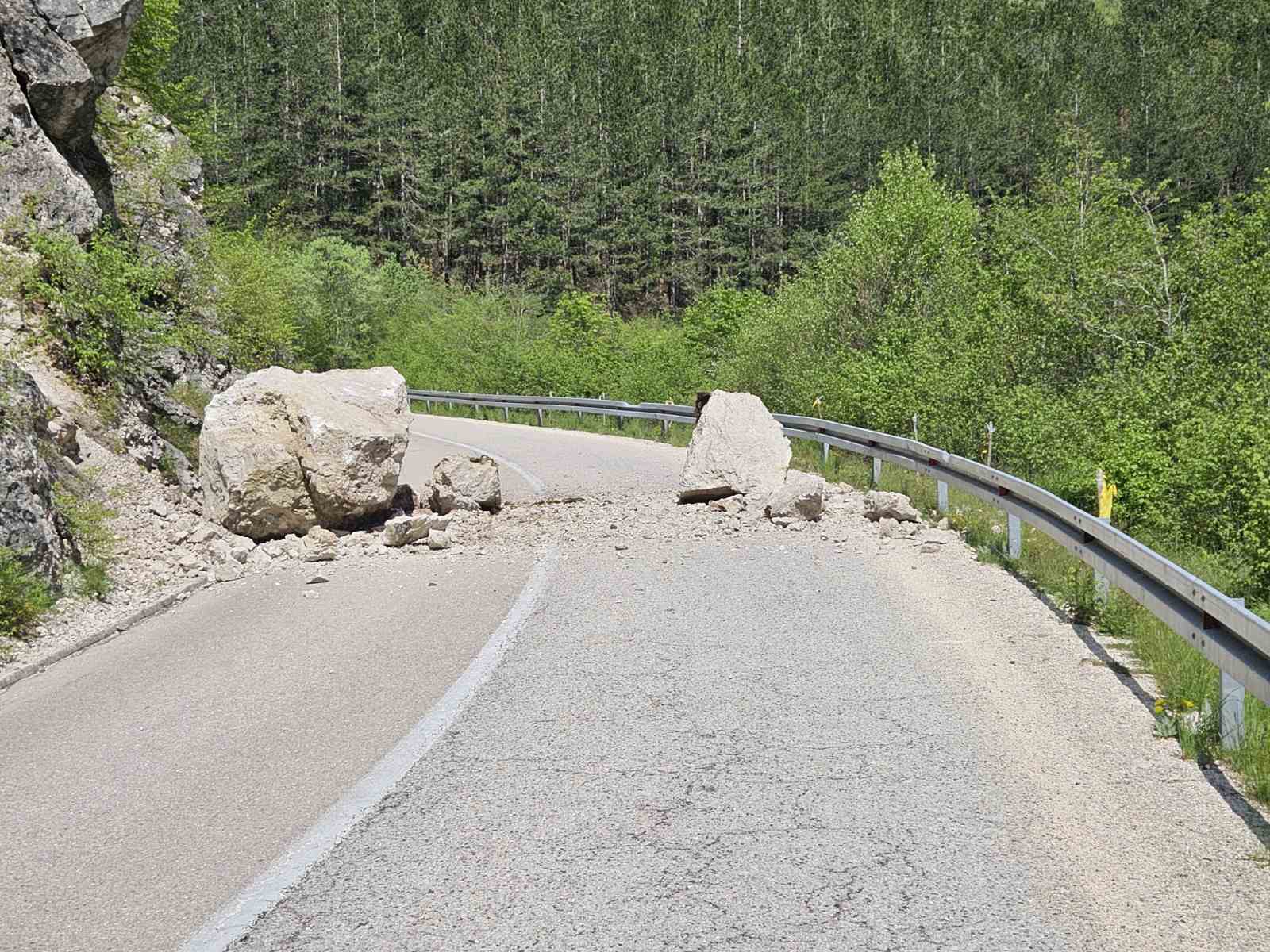 Veliki odron na magistralnom putu Gacko-Nevesinje | BN