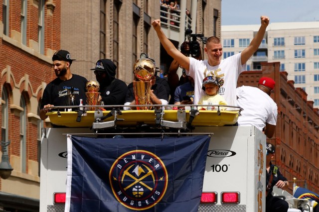 Preko 100.000 navijača Denvera pozdravilo Jokića | BN