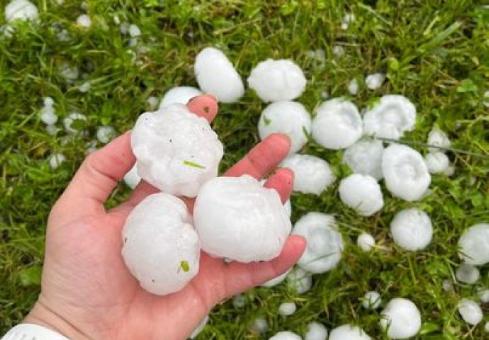 Slovenija: Olujno nevrijeme, padao i grad veličine jajeta | BN Slovenija: Olujno nevrijeme, padao i grad veličine jajeta | BN
