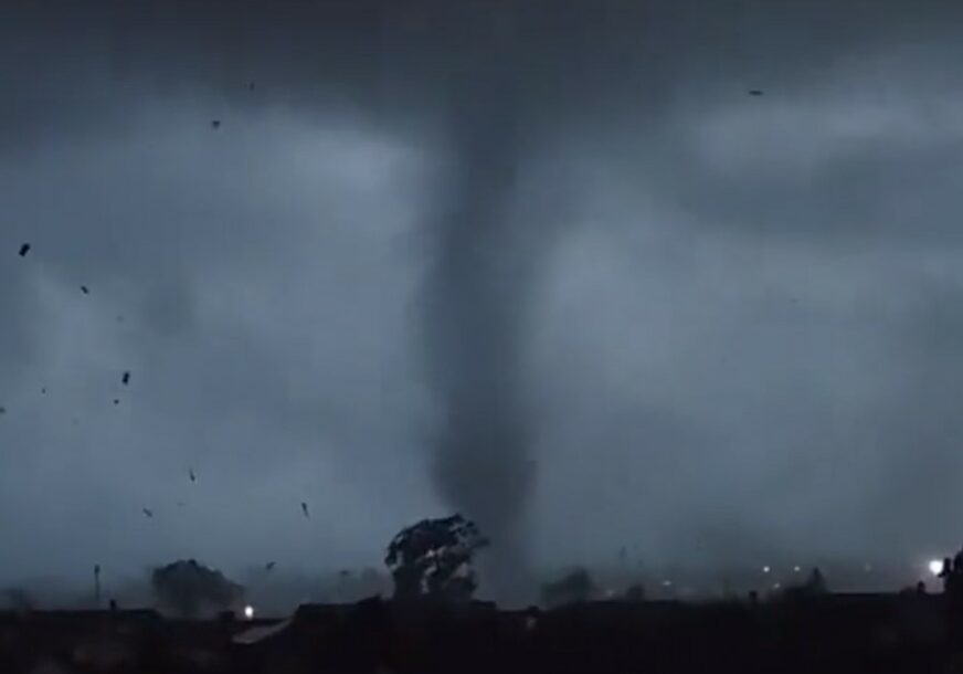 Strašni snimci: Tornado pogodio Milano (VIDEO) | BN