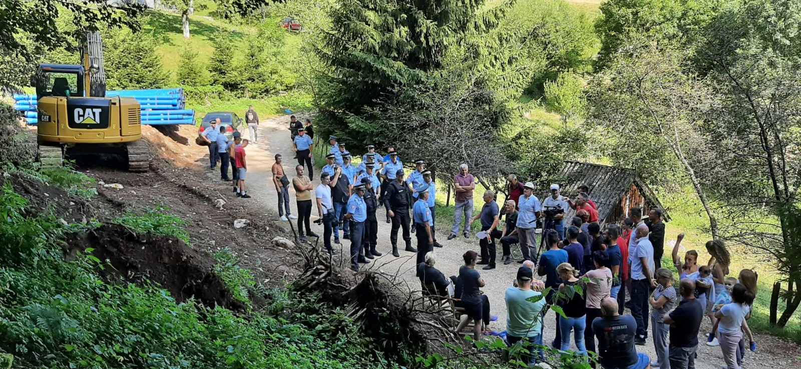 Vlasenica: Policija s jedne, a mještani s druge strane | BN