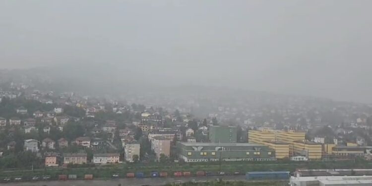 Jako nevrijeme pogodilo Sarajevo, poplavljene ulice | BN