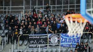 U Zadru napadnuti članovi Crvene zvezde i novinari | BN