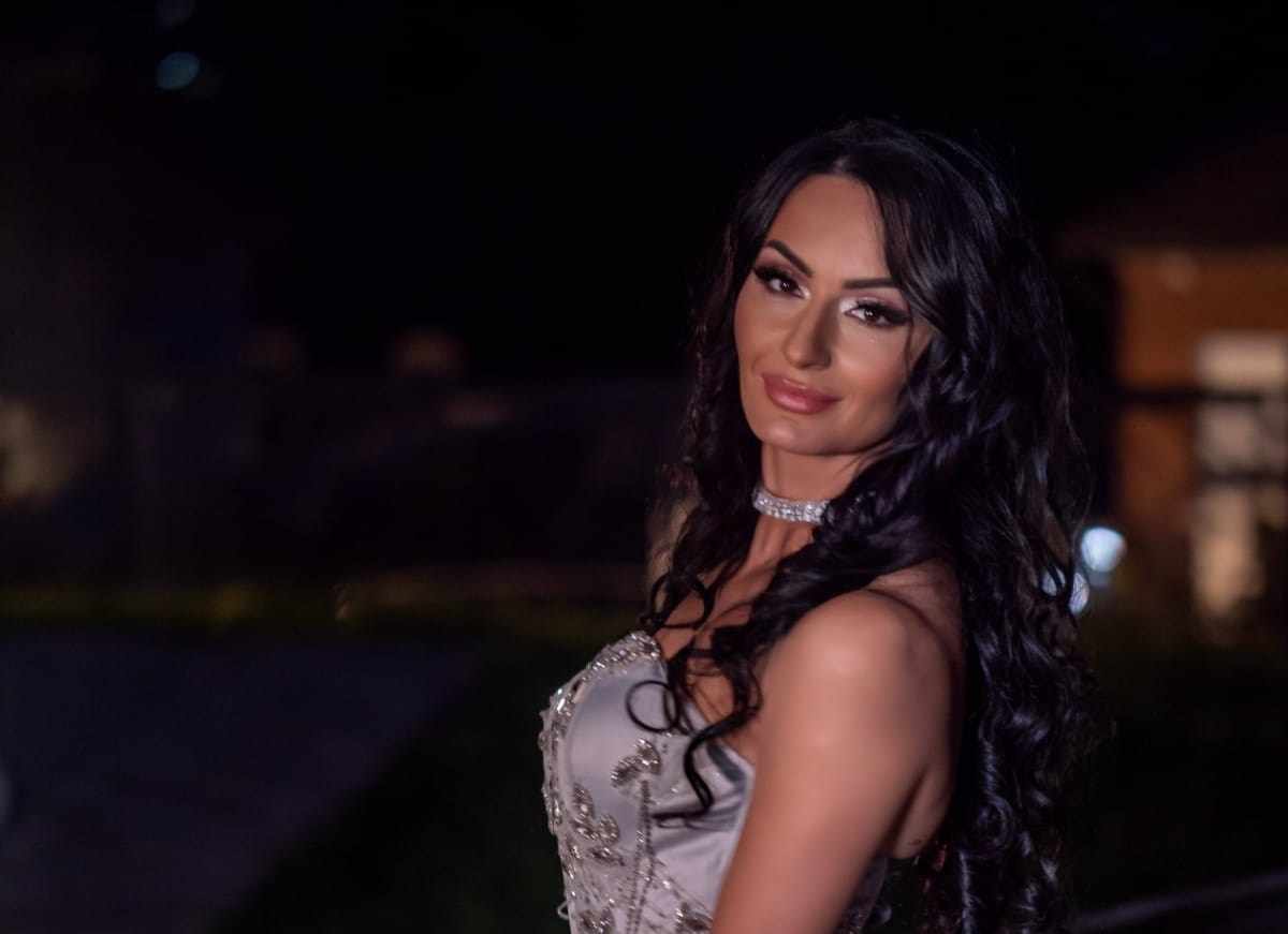 Novosadska klupska pevačica Ljubica snimila svoj prvi sngl! | BN