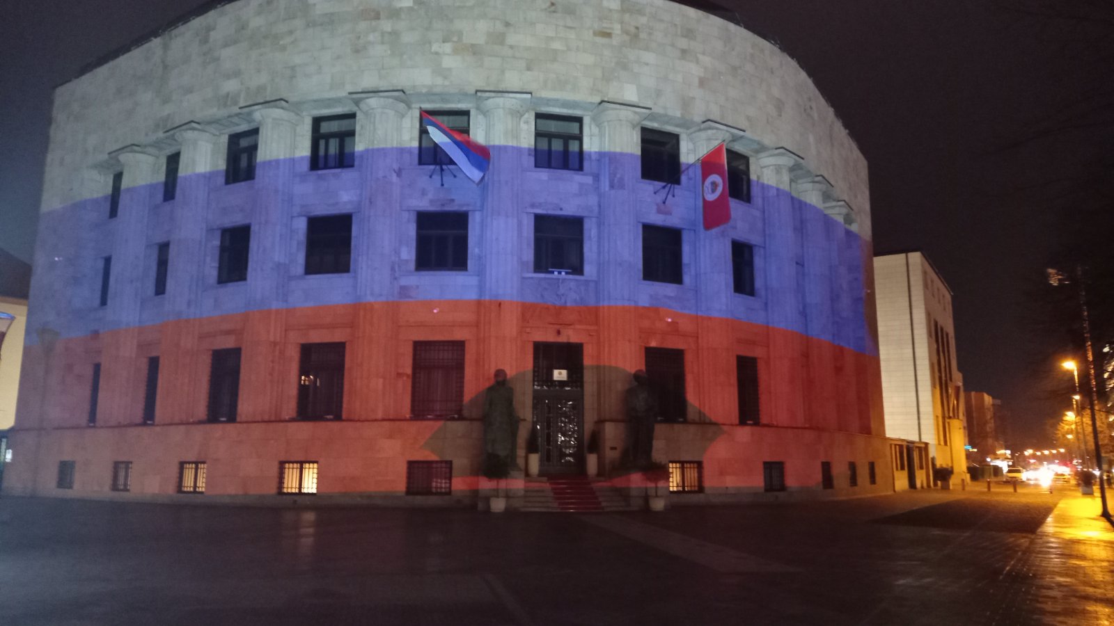 Palata Republike Srpske u bojama ruske zastave | BN