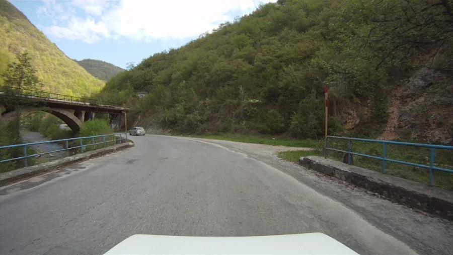 Vozilo Ambasade SAD sletilo sa puta, Marfi nije bio u automobilu | BN