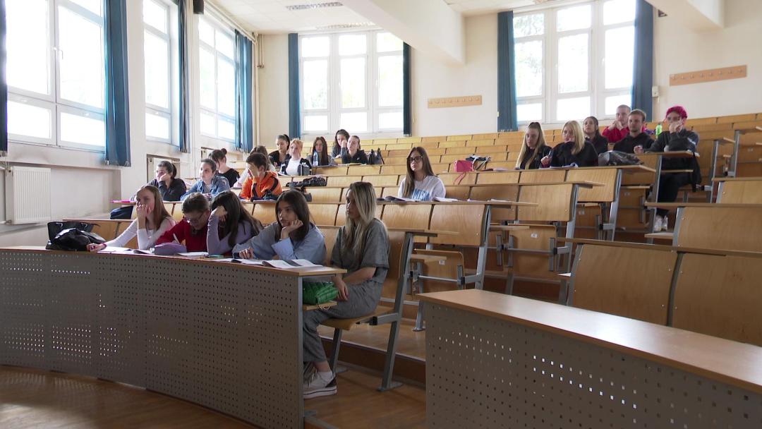 Da li ostati i boriti se ili uzeti pasoš i pobjeći? | BN