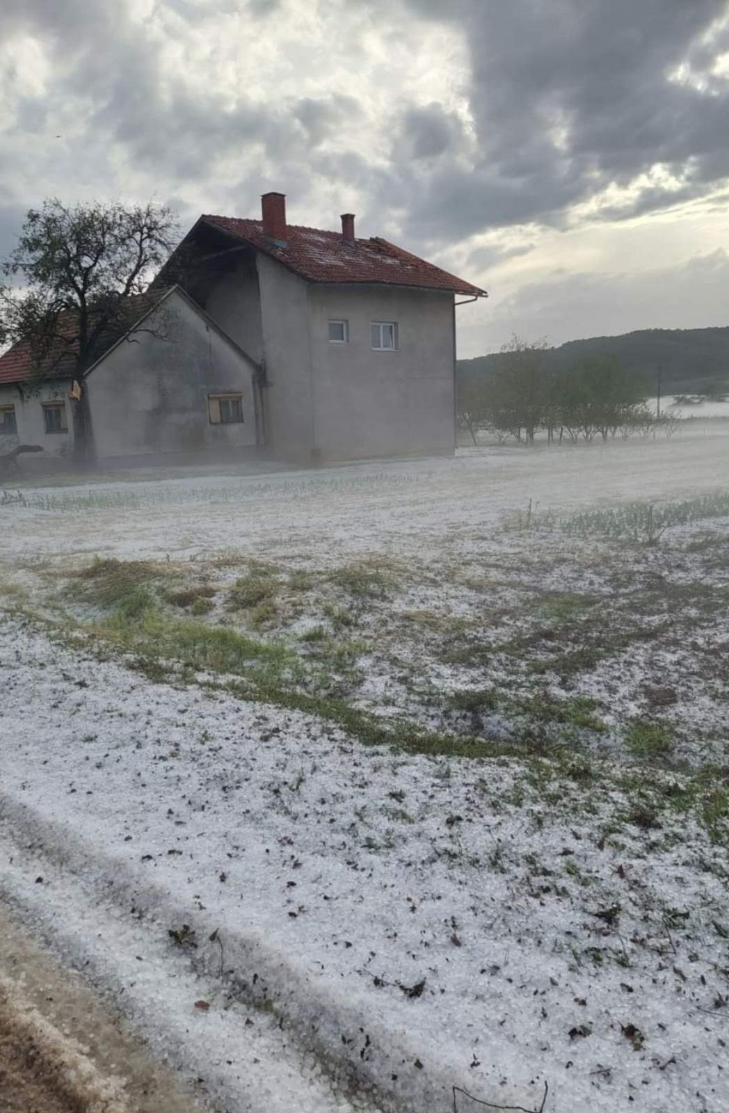 Nevrijeme u Novom Gradu, led nanio velike štete (VIDEO) | BN