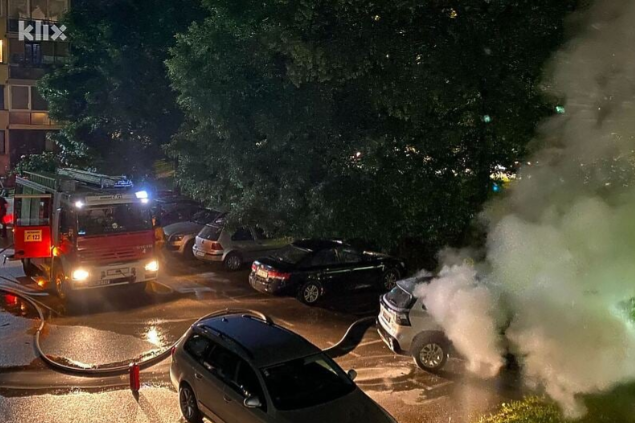 Sarajevo: Zapaljena tri automobila, uhapšen počinilac | BN