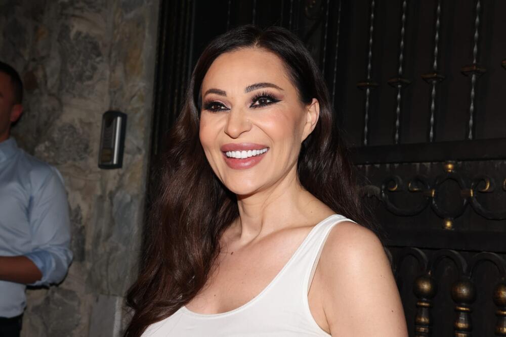 Isplivao Cecin snimak gde peva ispod šatora!(VIDEO) | BN