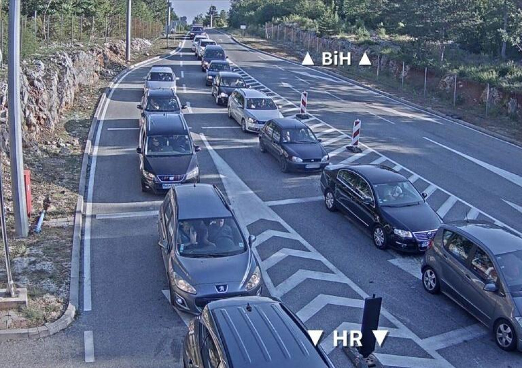 Duge kolone vozila na graničnim prelazima u BiH | BN Duge kolone vozila na graničnim prelazima u BiH | BN