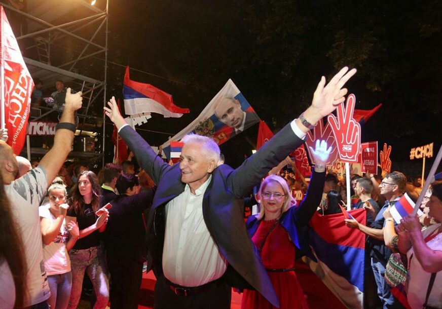 Ljudi iz SNSD-a idu u ambasade i prave otklon od Dodika | BN