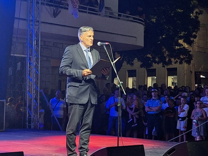 Ministar policije stigao na svečanost u Nevesinje | BN