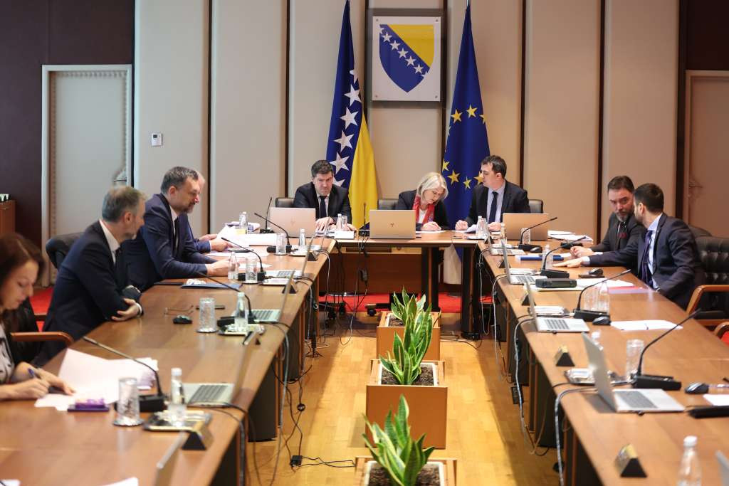 Savjet ministara BiH kupuje pet vozila od pola miliona KM | BN