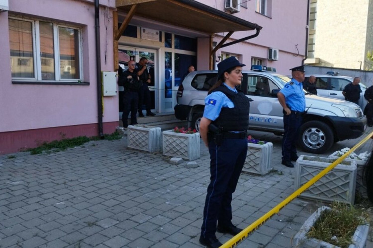 Jedanaest dana blokirane zgrade srpskih institucija | BN