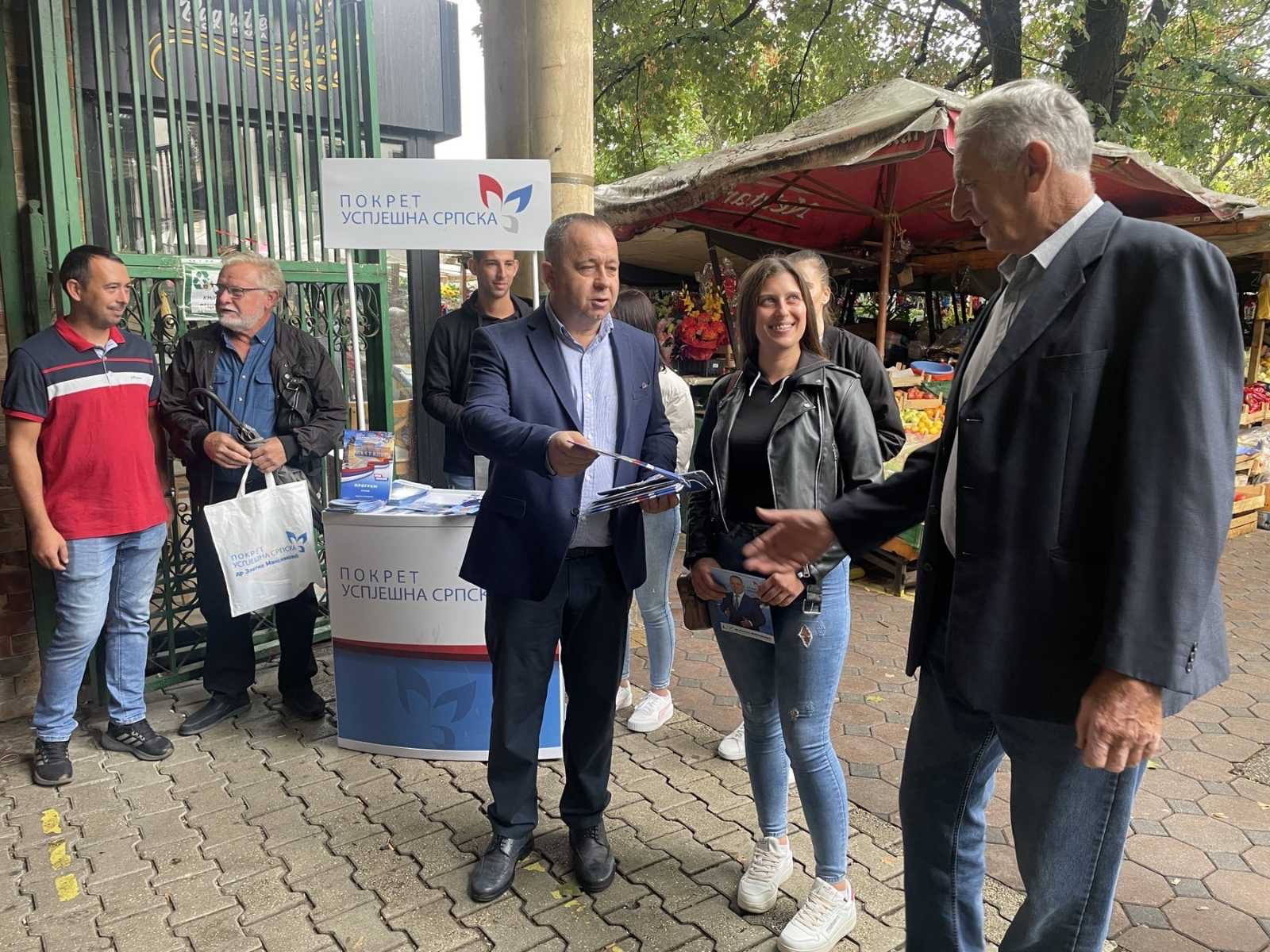 Maksimović među sugrađanima: Sve za čovjeka, prije svega! | BN