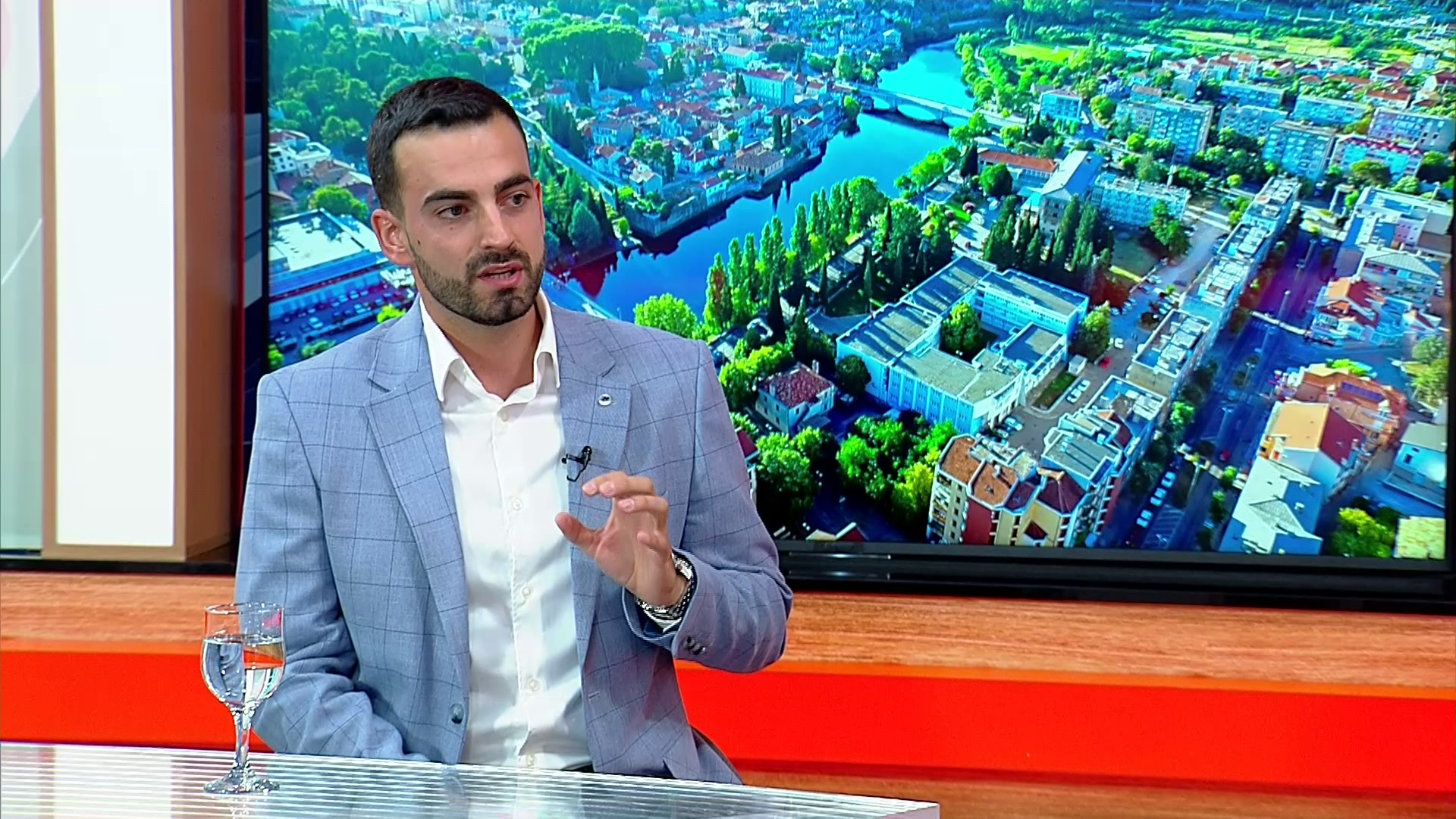 Trebinjem vladaju politički pritisci i ucjene, građani masovno odlaze ...