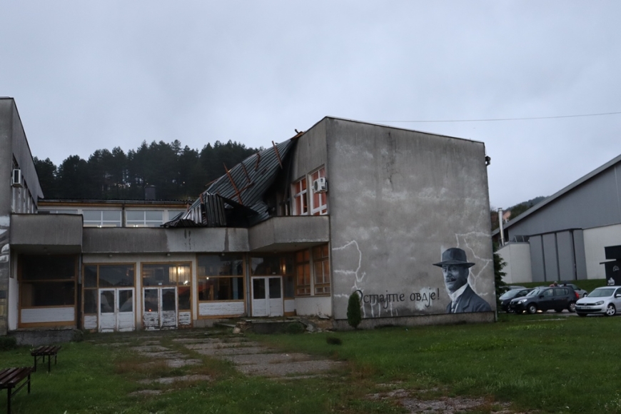 Nevesinje: Uništen krov na školi, voda teče učionicama | BN