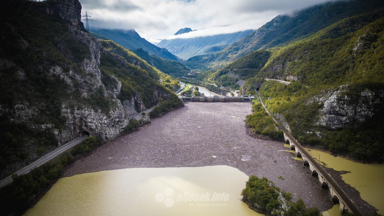Jablanica: Gomile otpada skuplja se na branama (VIDEO) | BN