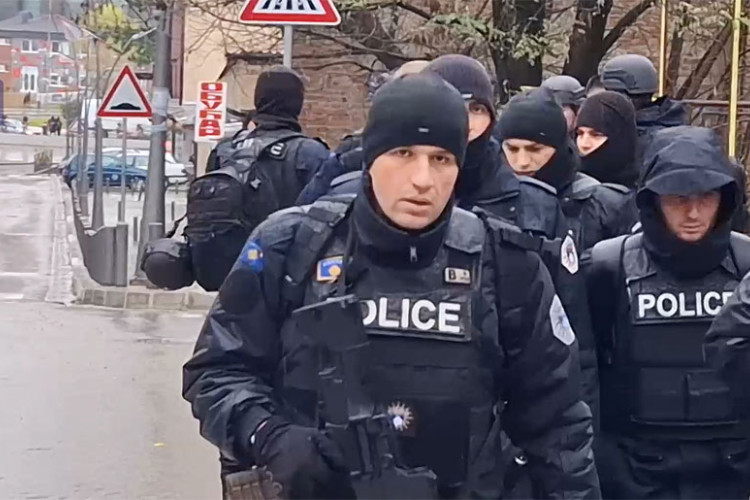 Specijalci sa dugim cijevima „okupirali“ Sjevernu Mitrovicu | BN