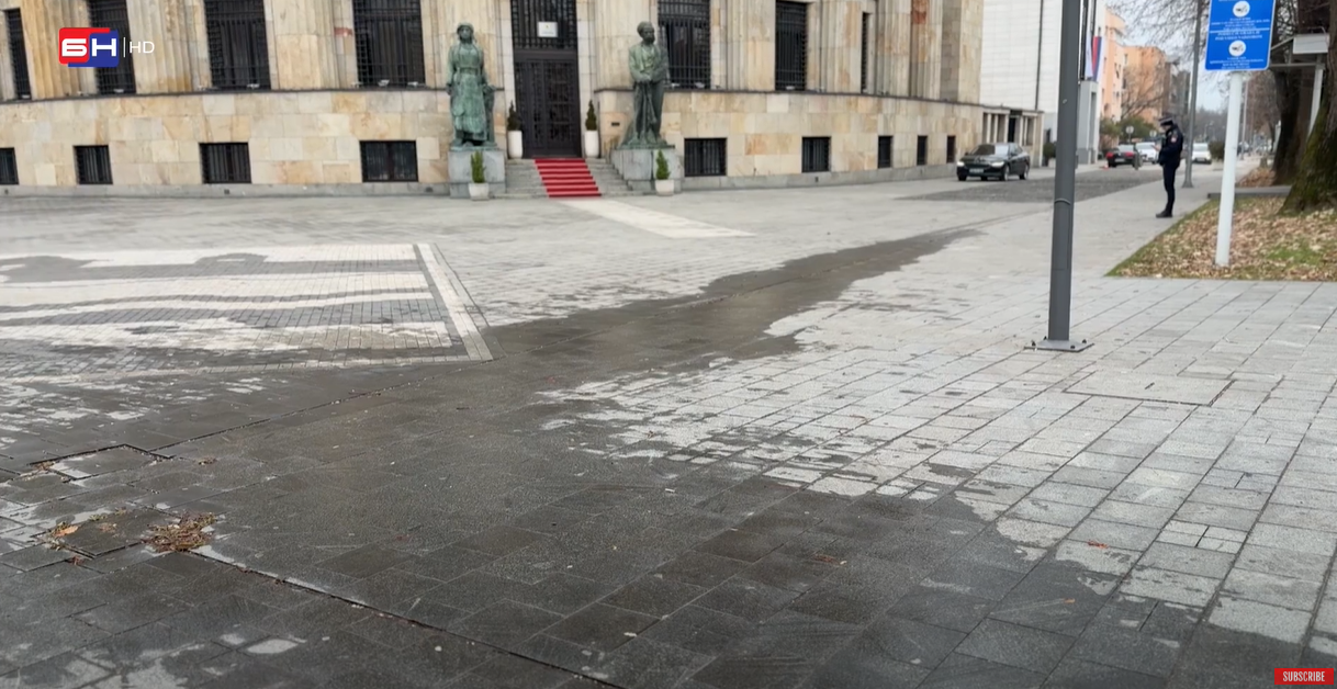 Pukla cijev kod Palate predsjednika, curi voda (VIDEO) | BN