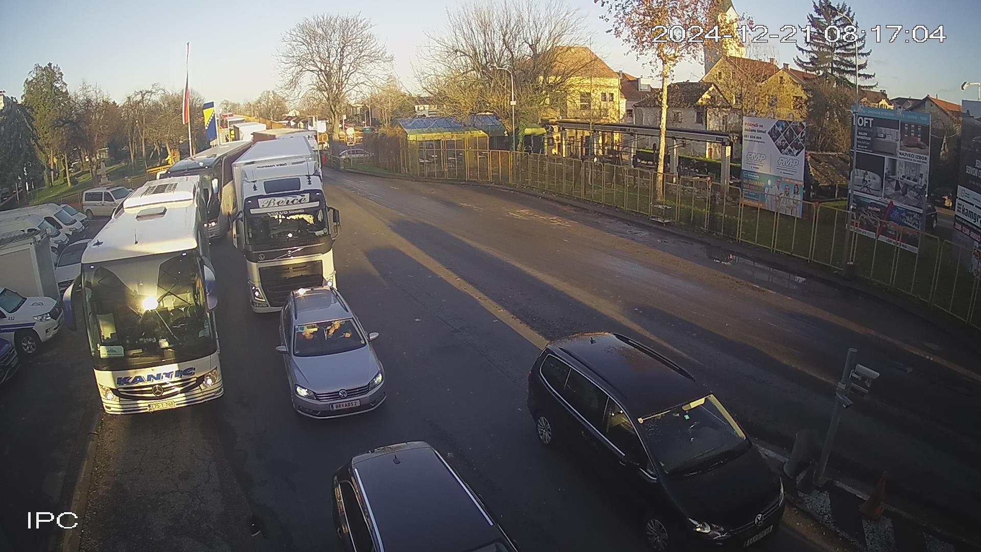 Duge kolone vozila iz pravca Hrvatske na ulasku u BIH | BN