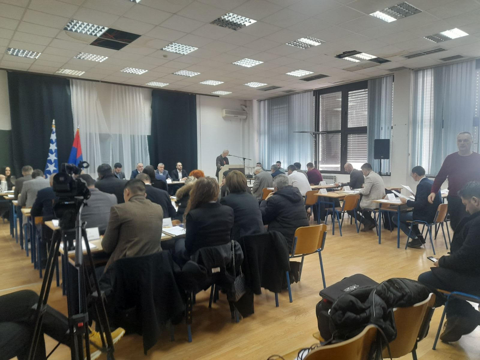 Burno u dobojskoj skupštini - izbačen odbornik SP (VIDEO) | BN