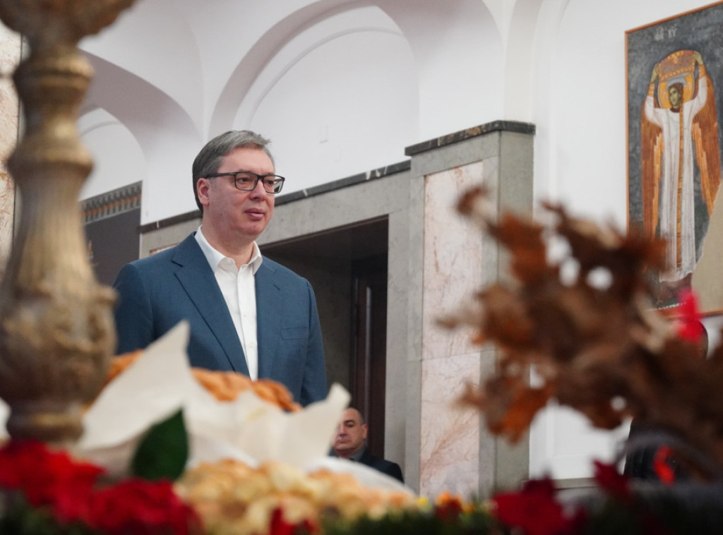 Vučić čestitao Badnji dan i Dan Republike Srpske | BN