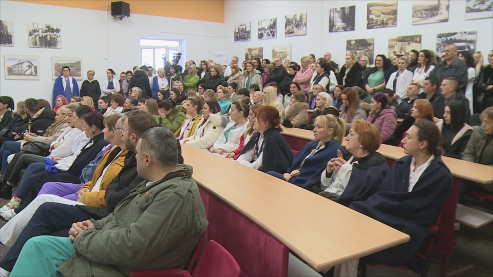 Ogorčeni radnici Bolnice "Srbija" zatražili veće plate | BN